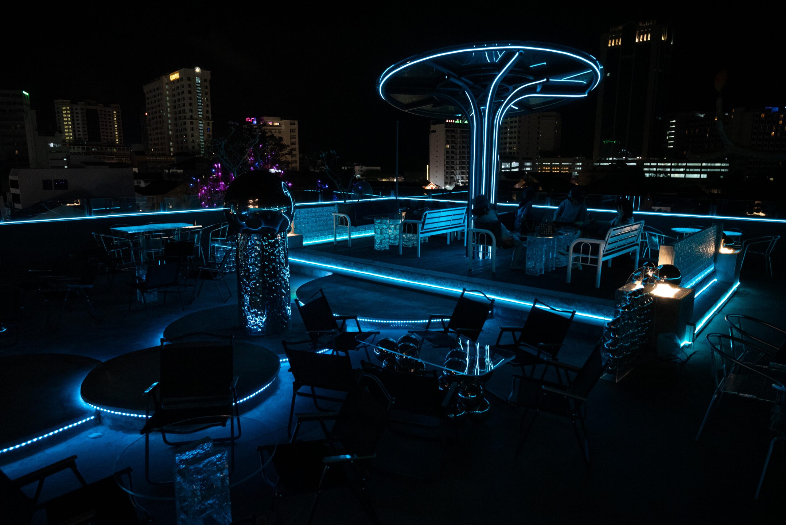 Sphere Rooftop Bar - Placefu